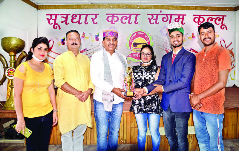 रिंकल रांटा मेगा कांटेस्ट की विनर - Divya Himachal