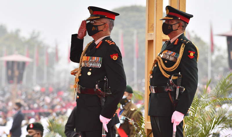 पाकिस्तान से 300-400 आतंकी घुसपैठ की फिराक में, सेना प्रमुख नरवणे ने ...