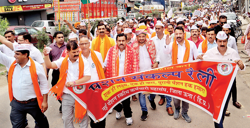 Karamchari : ‘न्यू पेंशन स्कीम गो बैक’ का हल्ला, ऊना में गरजे प्रदेश भर ...