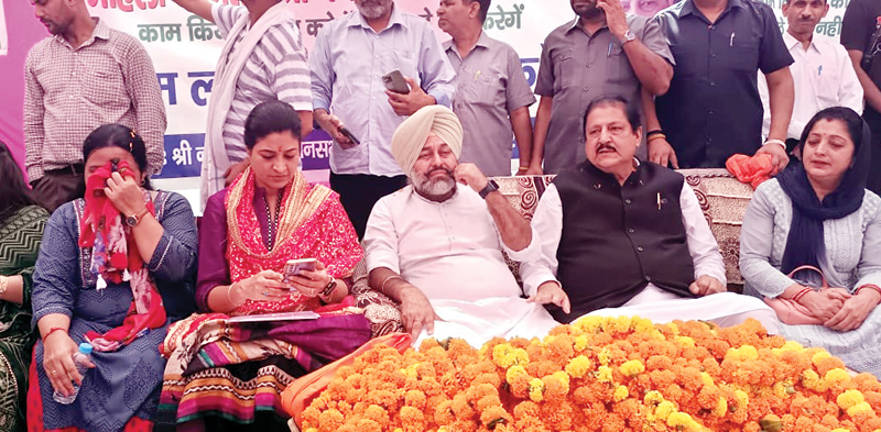 Alka Lamba : मोदी से मांगेंंगे महंगाई का हिसाब, नयनादेवी में महिला ...