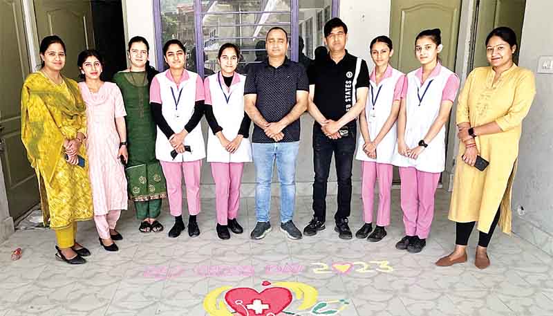 कनिका गुमरा टीम की रंगोली बेहतरीन - Divya Himachal