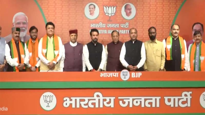 भाजपा के हुए कांग्रेस के 6 बागी MLA, जयराम-अनुराग ठाकुर की मौजूदगी में ...