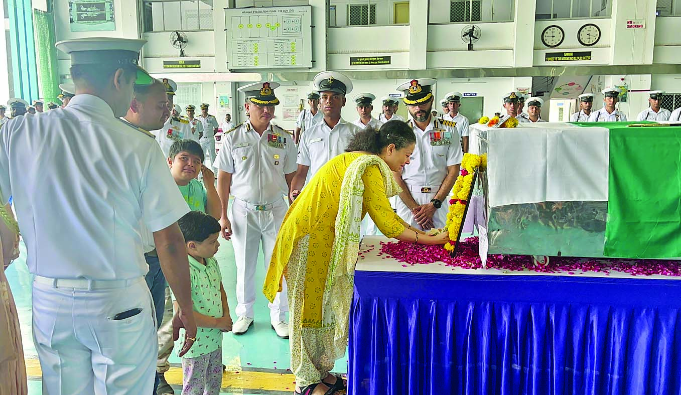 Rakesh Rana : चढियार के कोस्टगार्ड कमांडेंट राकेश राणा पंचतत्त्व में ...