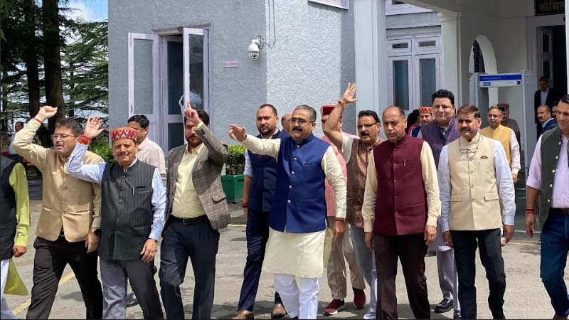 Jairam Thakur: आपदा से प्रदेश में मचा हाहाकार, CM दूसरे प्रदेश में जाकर ...